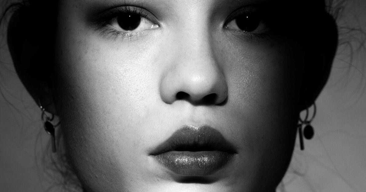 How to Shoot a High Contrast Portrait | broncolor